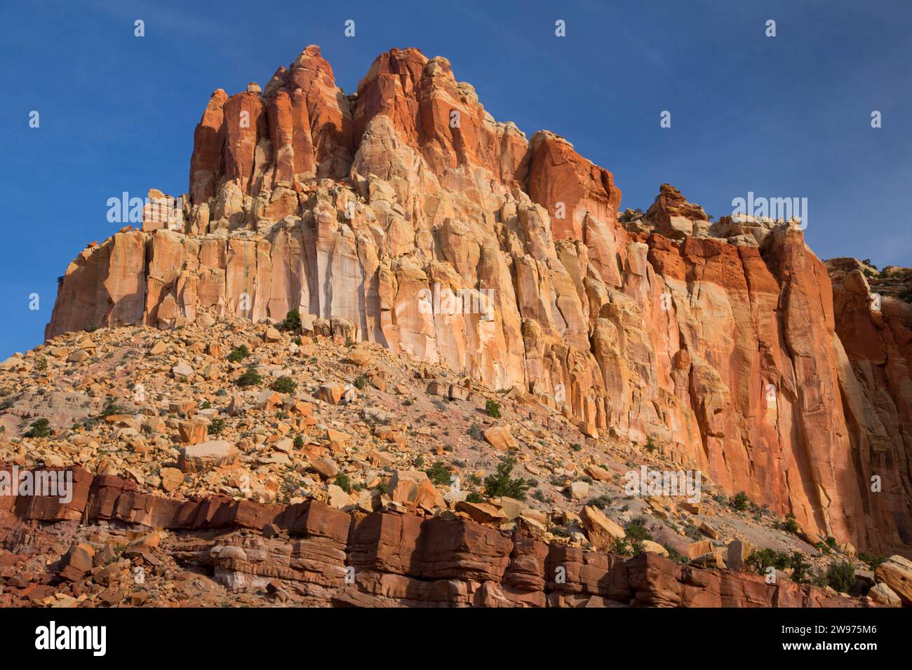 Cliff rim along Scenic Drive, Capitol Reef National Park, Utah Stock ...