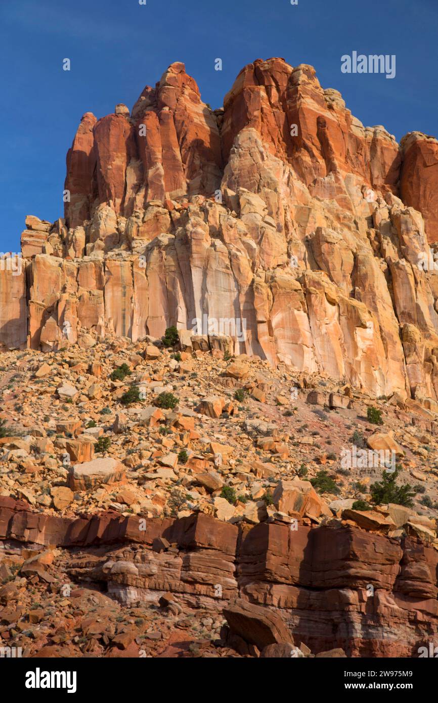 Cliff rim along Scenic Drive, Capitol Reef National Park, Utah Stock ...