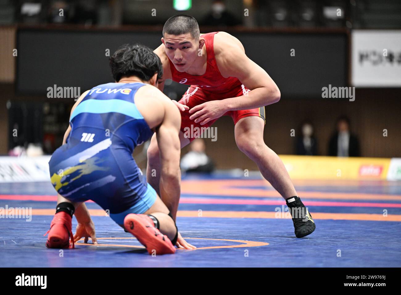 Yoyogi 2nd Gymnasium, Tokyo, Japan. 23rd Dec, 2023. (L-R) Sosuke Takatani, Hayato Ishiguro ...
