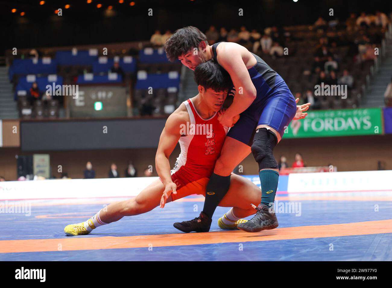 Yoyogi 2nd Gymnasium, Tokyo, Japan. 24th Dec, 2023. (L-R) Taizo Yoshida ...