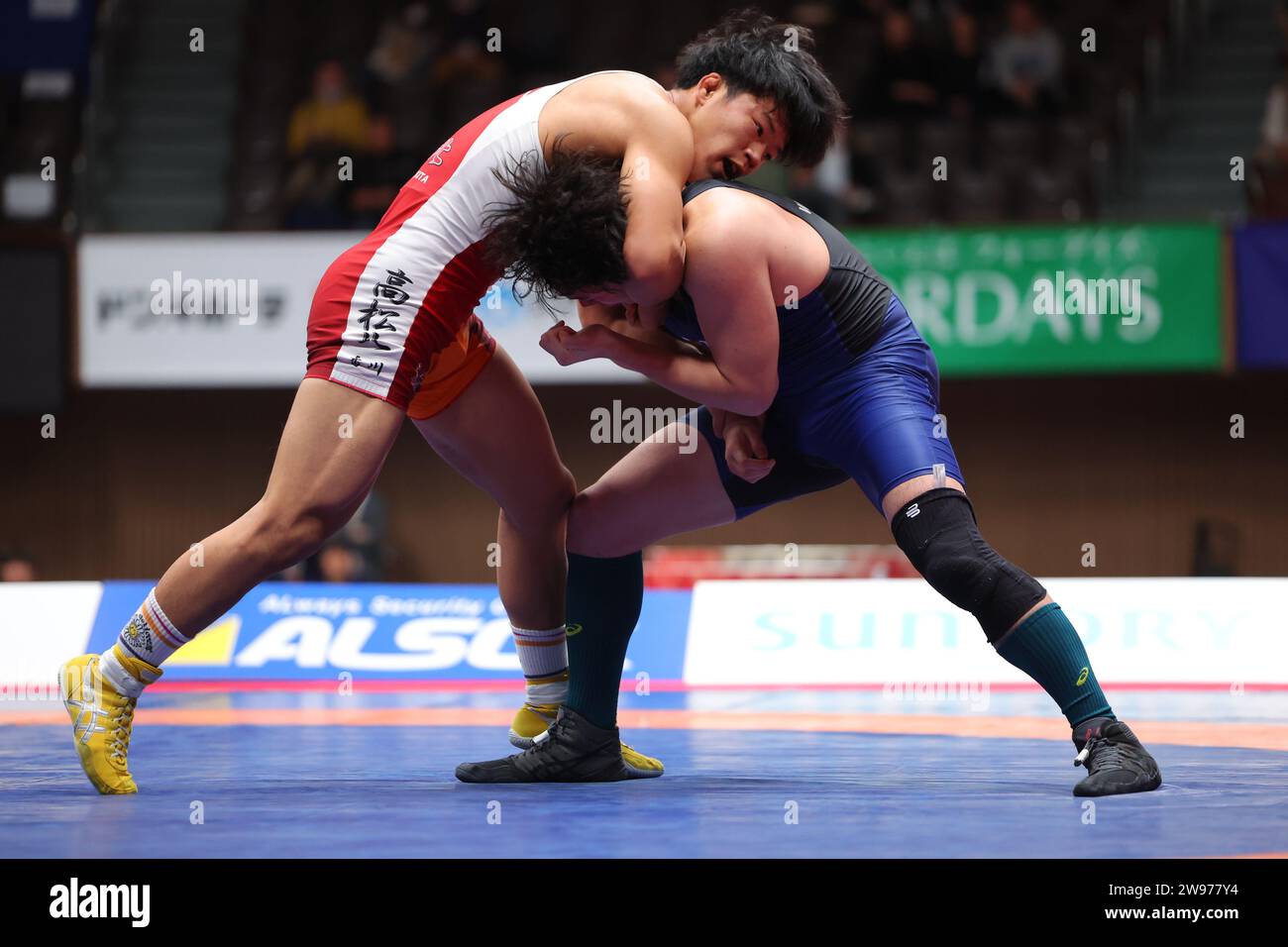 Yoyogi 2nd Gymnasium, Tokyo, Japan. 24th Dec, 2023. (L-R) Taizo Yoshida ...