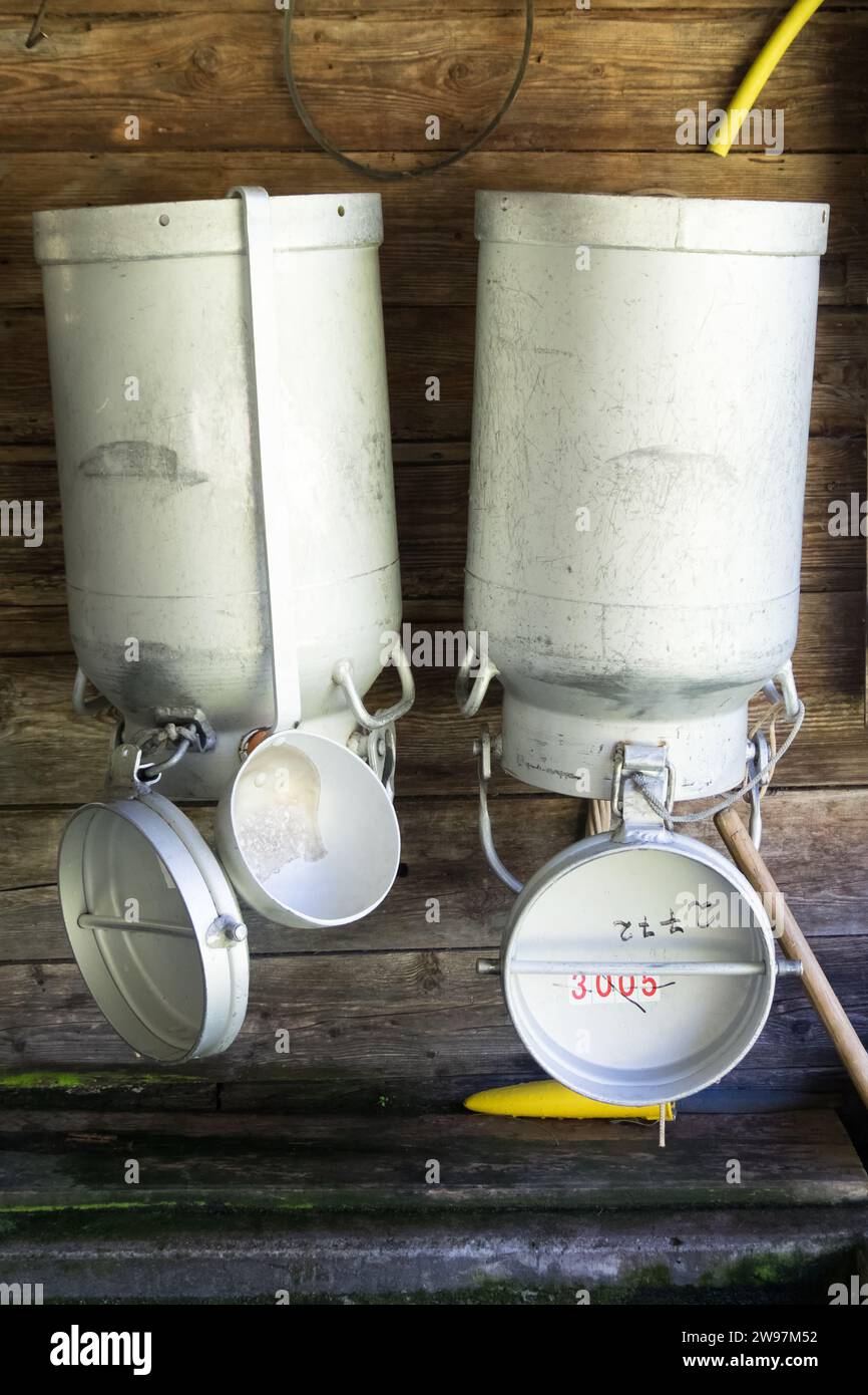 Vintage dairy containers hi-res stock photography and images - Alamy