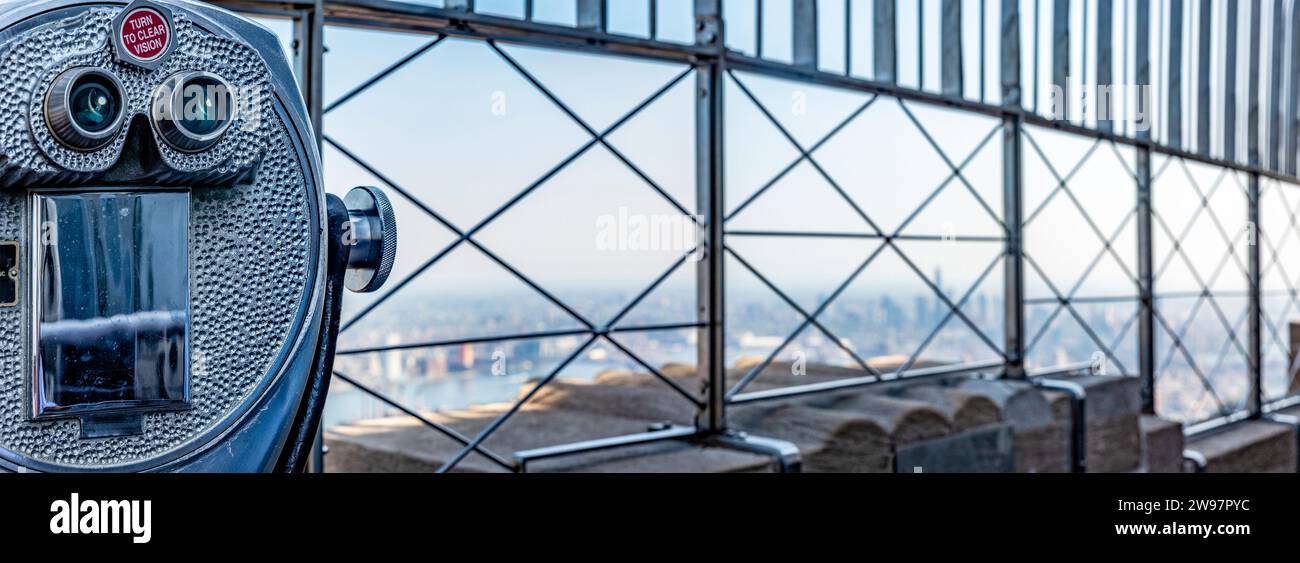 Panoramic view of the observation deck of the Empire State Building in ...