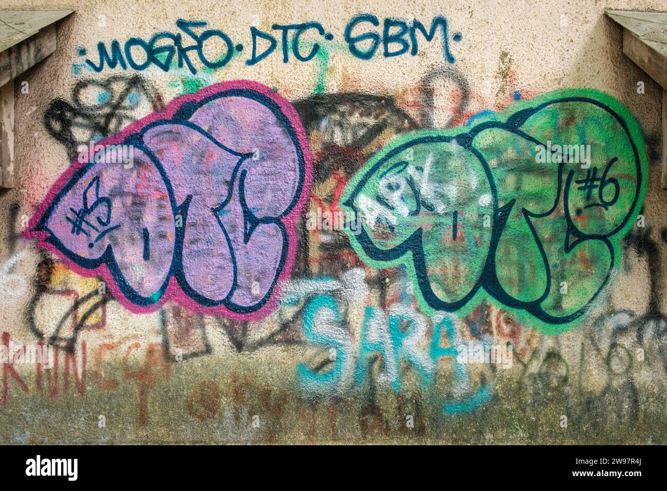Abandoned Building Wall Graffiti Art Stock Photo - Alamy