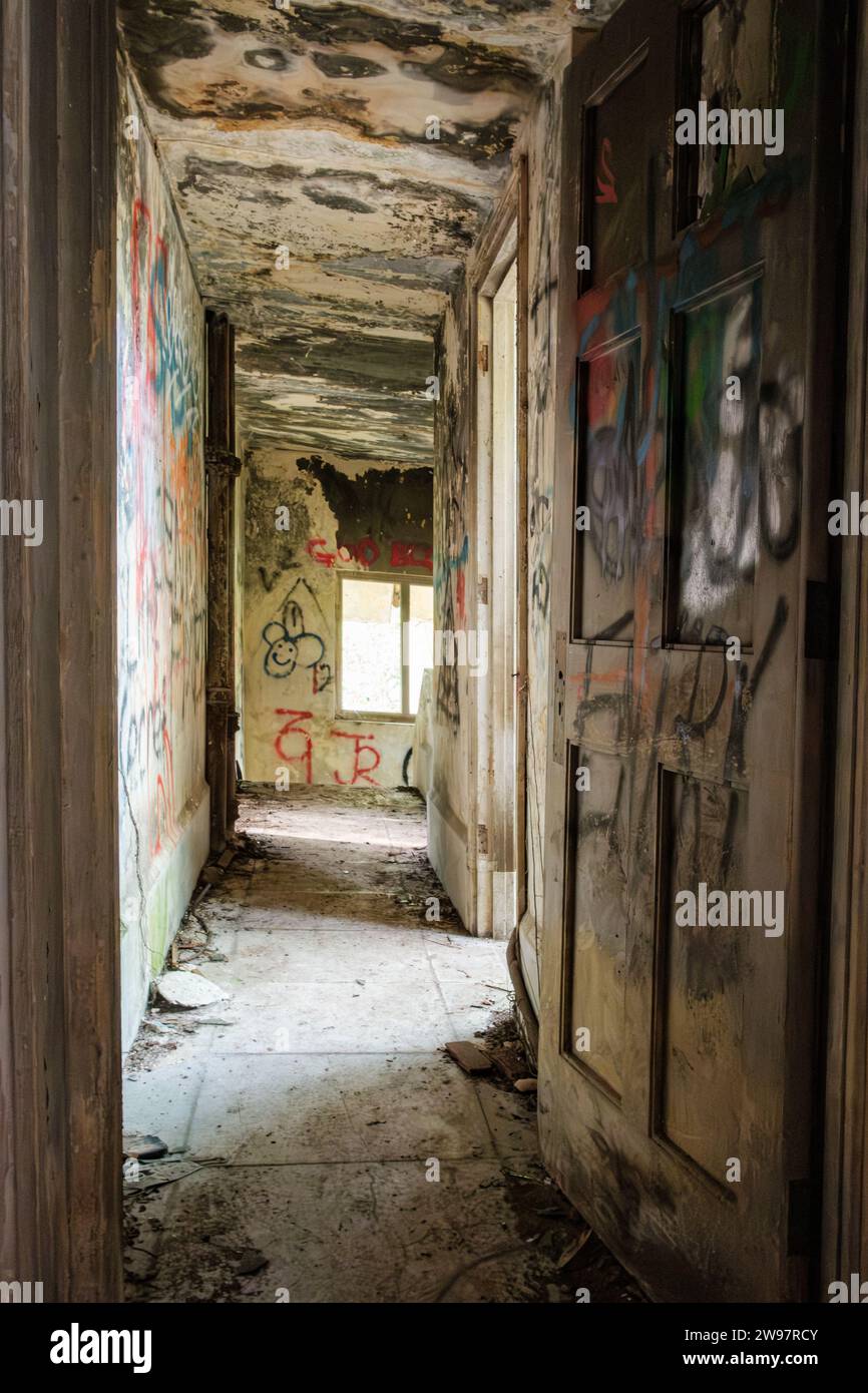 Graffiti Corridor of Abandoned Building Stock Photo - Alamy