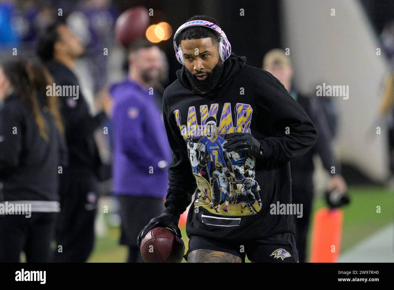 Baltimore Ravens wide receiver Odell Beckham Jr. warms up before an NFL ...