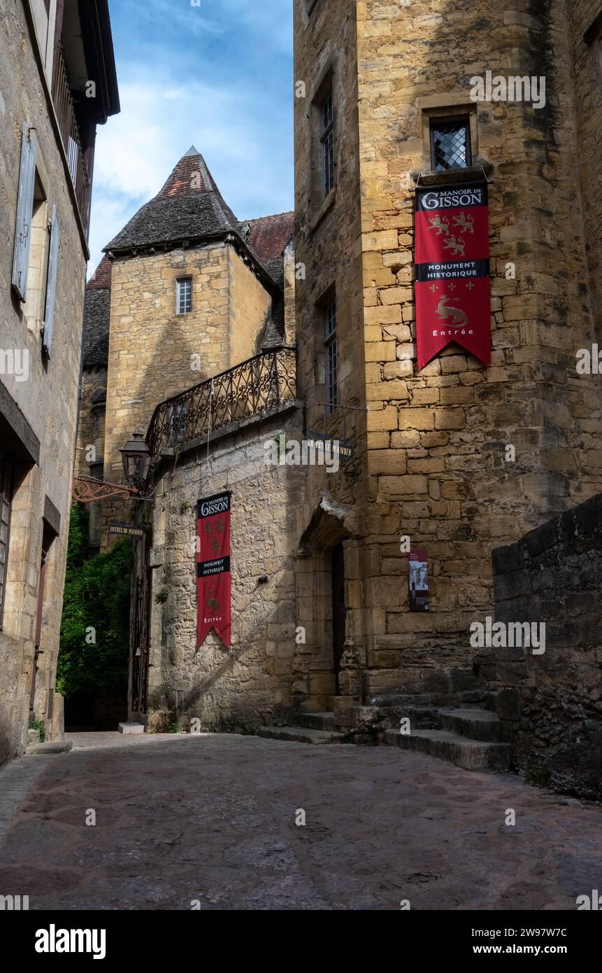Streets of medieval Sarlat-la-Caneda, Dordogne, France Stock Photo - Alamy