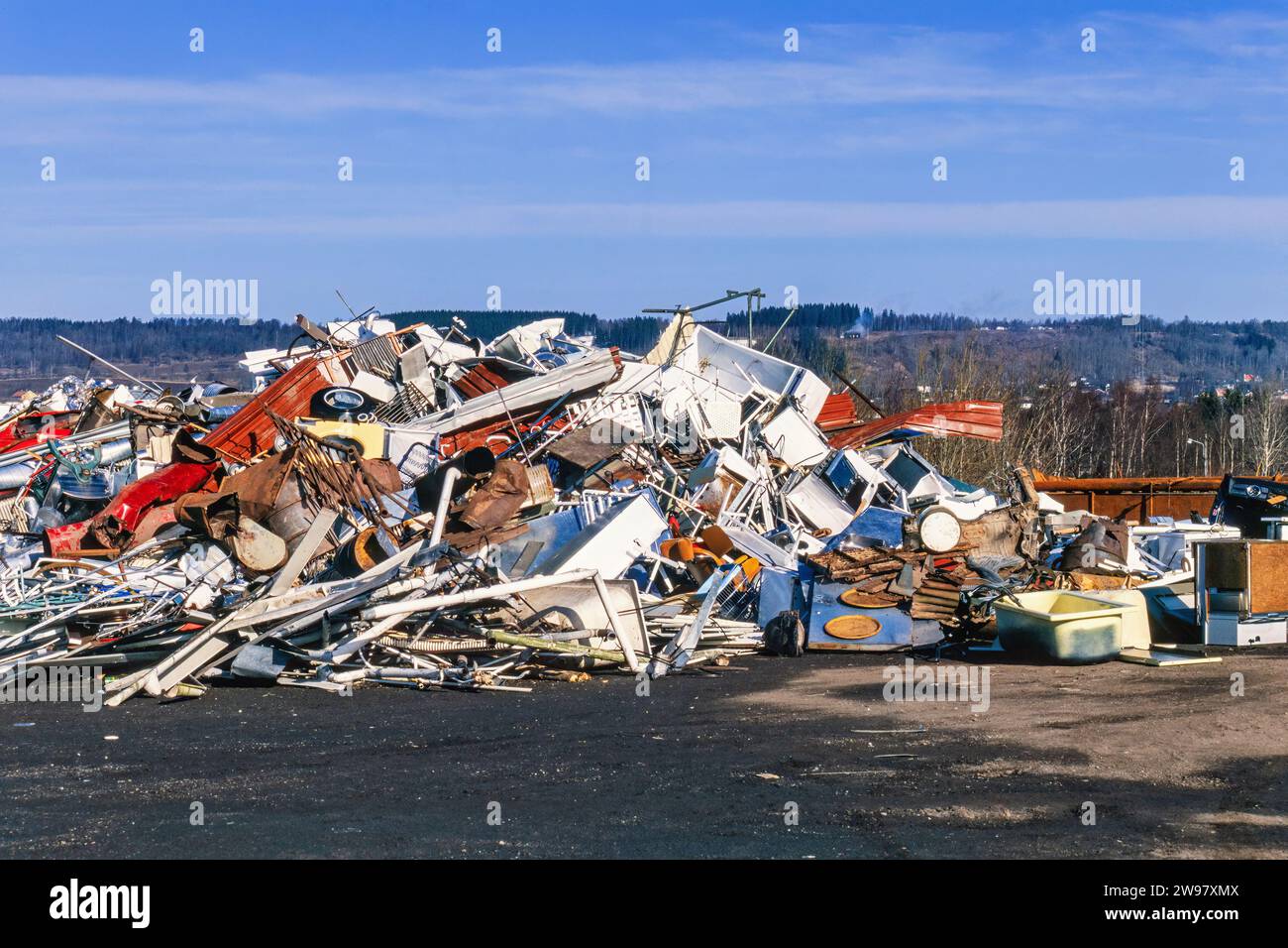 Industrial yard scrap metal hi-res stock photography and images - Alamy