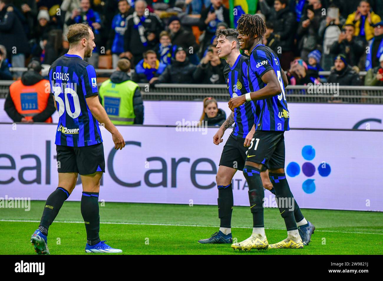 Milano, Italy. 23rd, December 2023. Yann Bisseck (31) of Inter scores ...