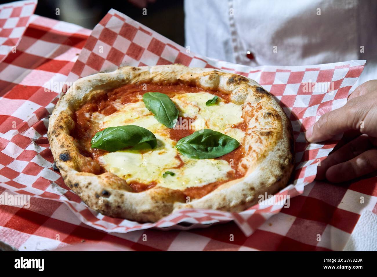 Personal sized pizza hi-res stock photography and images - Alamy