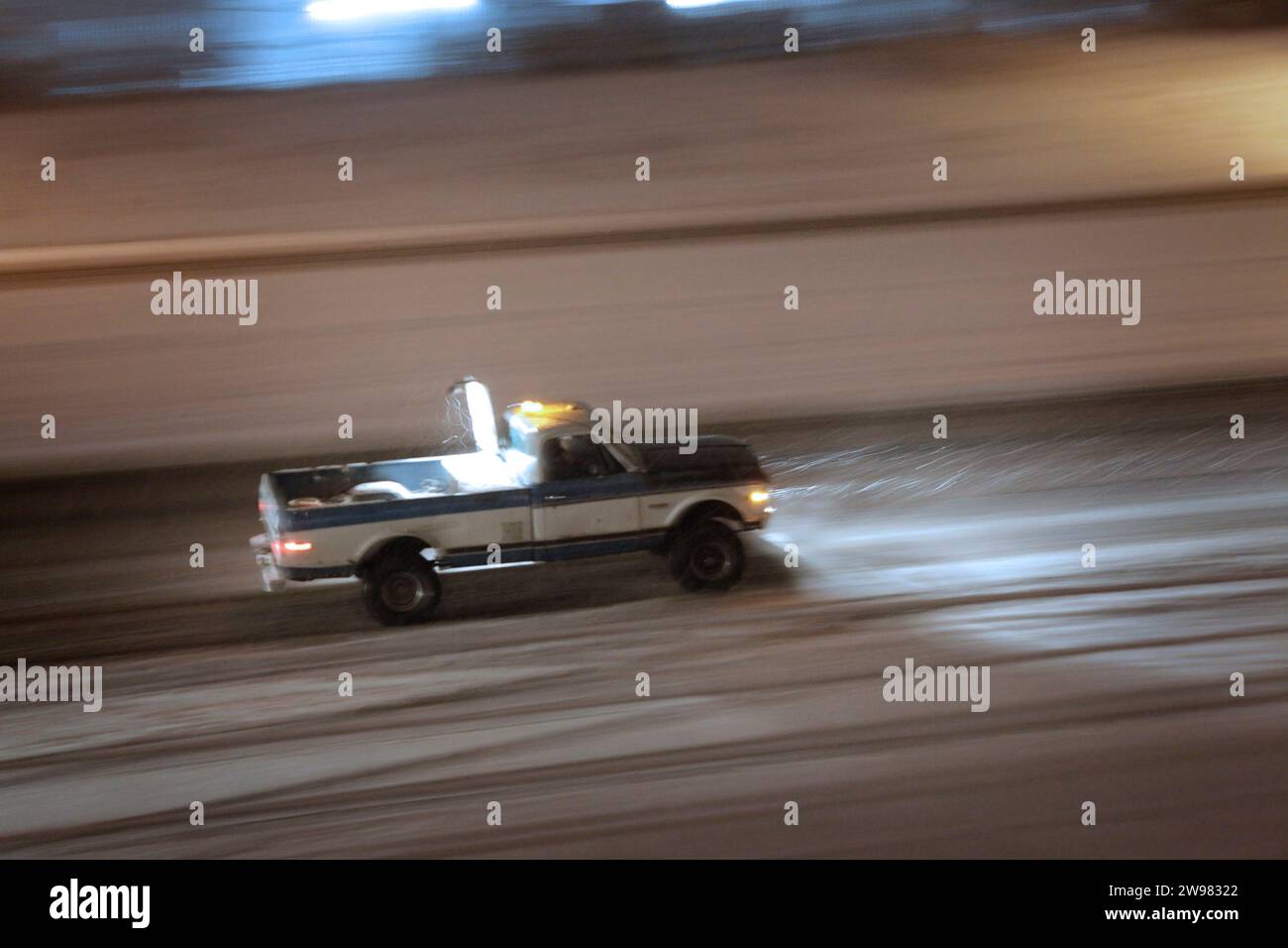 Pickup truck night hi-res stock photography and images - Alamy