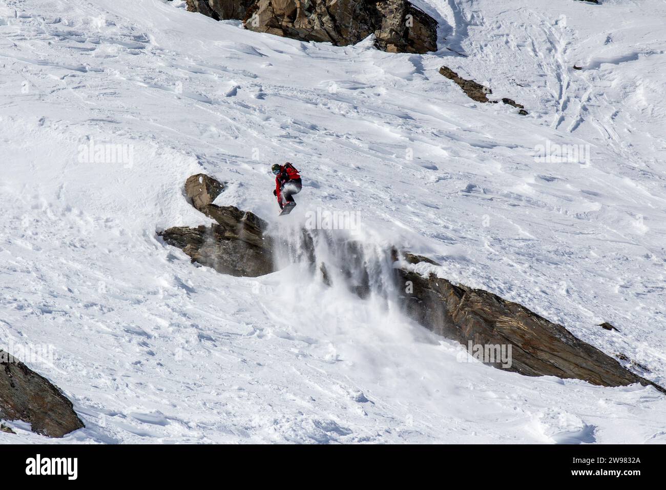 Snowboarder jumping off a cliff in Val Thorens, France Stock Photo - Alamy