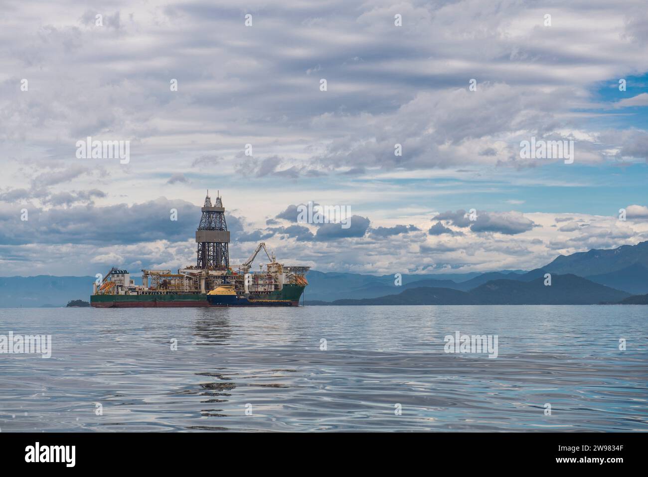 Mobile oil rig off coast from Brazil Stock Photo - Alamy