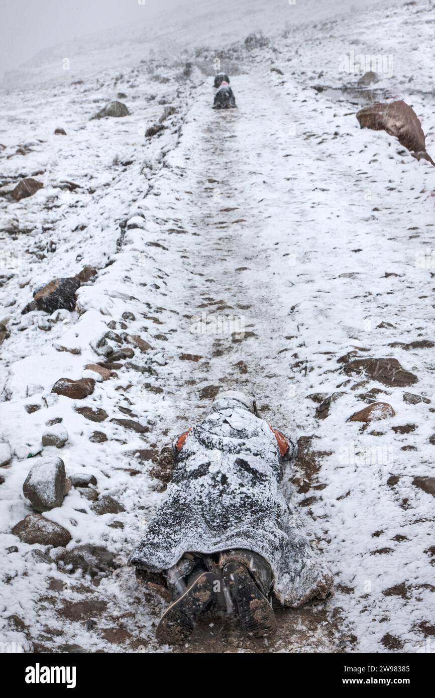 Buddhism prostration hi-res stock photography and images - Alamy