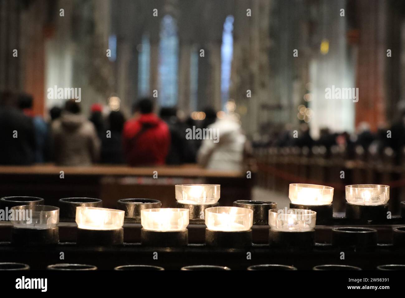 Cologne, Germany. 25th Dec, 2023. Candles stand in Cologne Cathedral ...