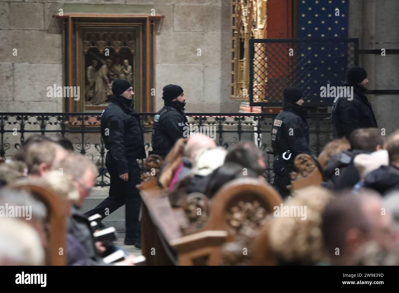 Cologne, Germany. 25th Dec, 2023. Police officers walk through Cologne ...