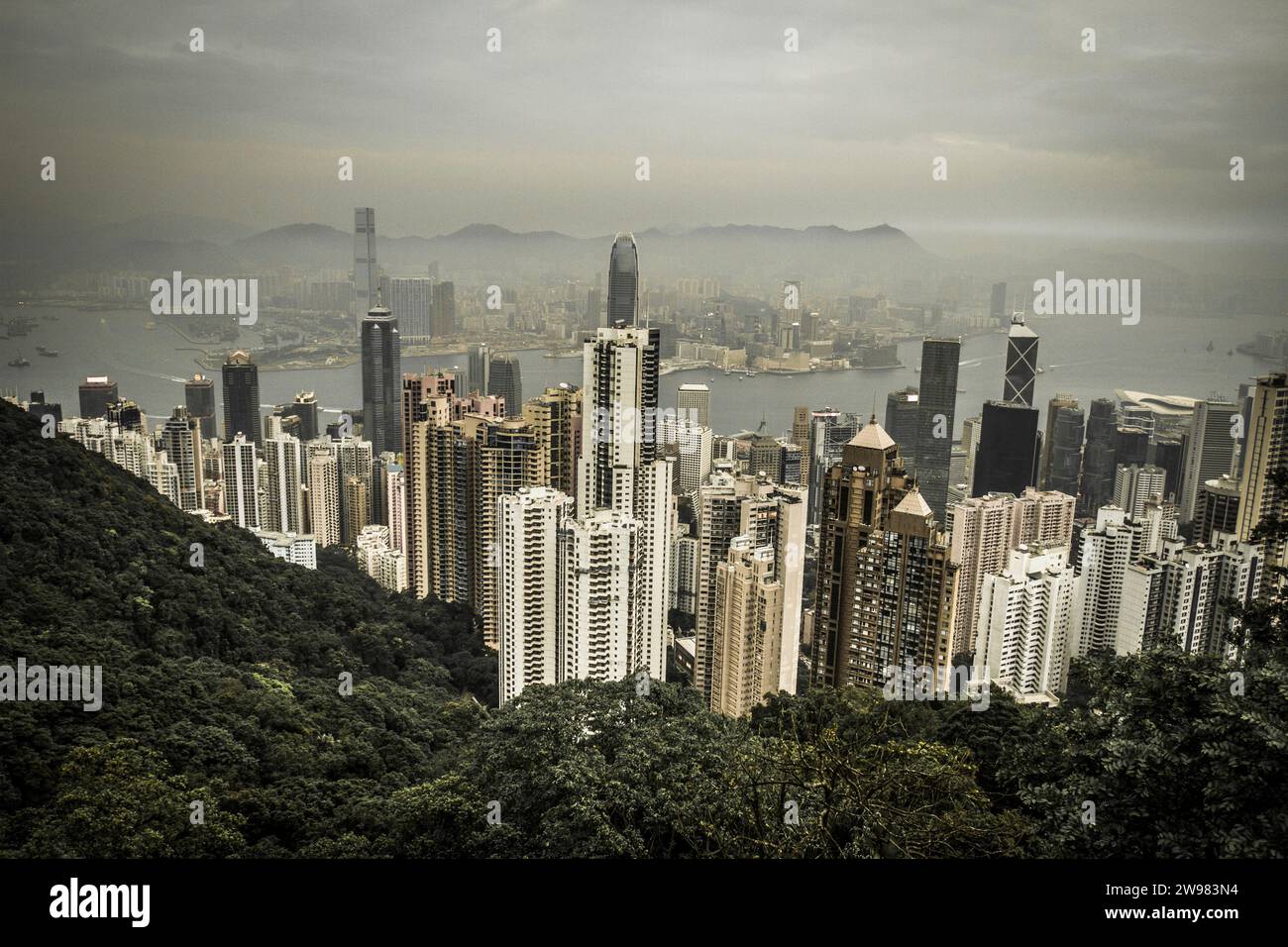 Hong Kong skyline on a cloudy morning Stock Photo - Alamy
