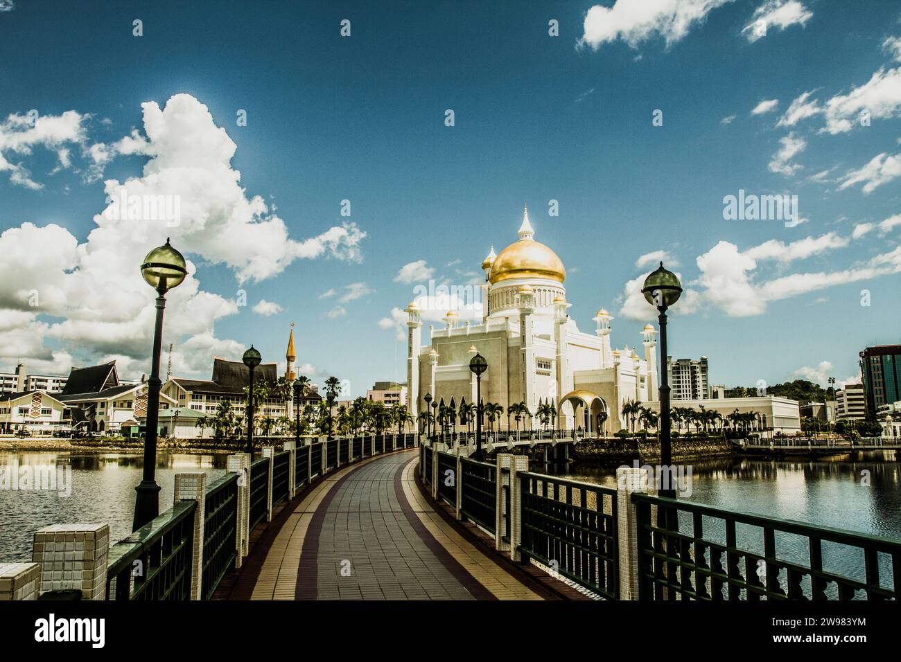 Sultan Omar Ali Saifuddin Mosque in Brunei Stock Photo - Alamy