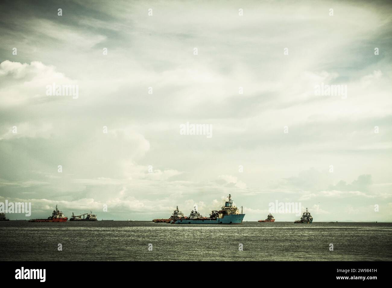 Commercial fishing vessels hi-res stock photography and images - Alamy