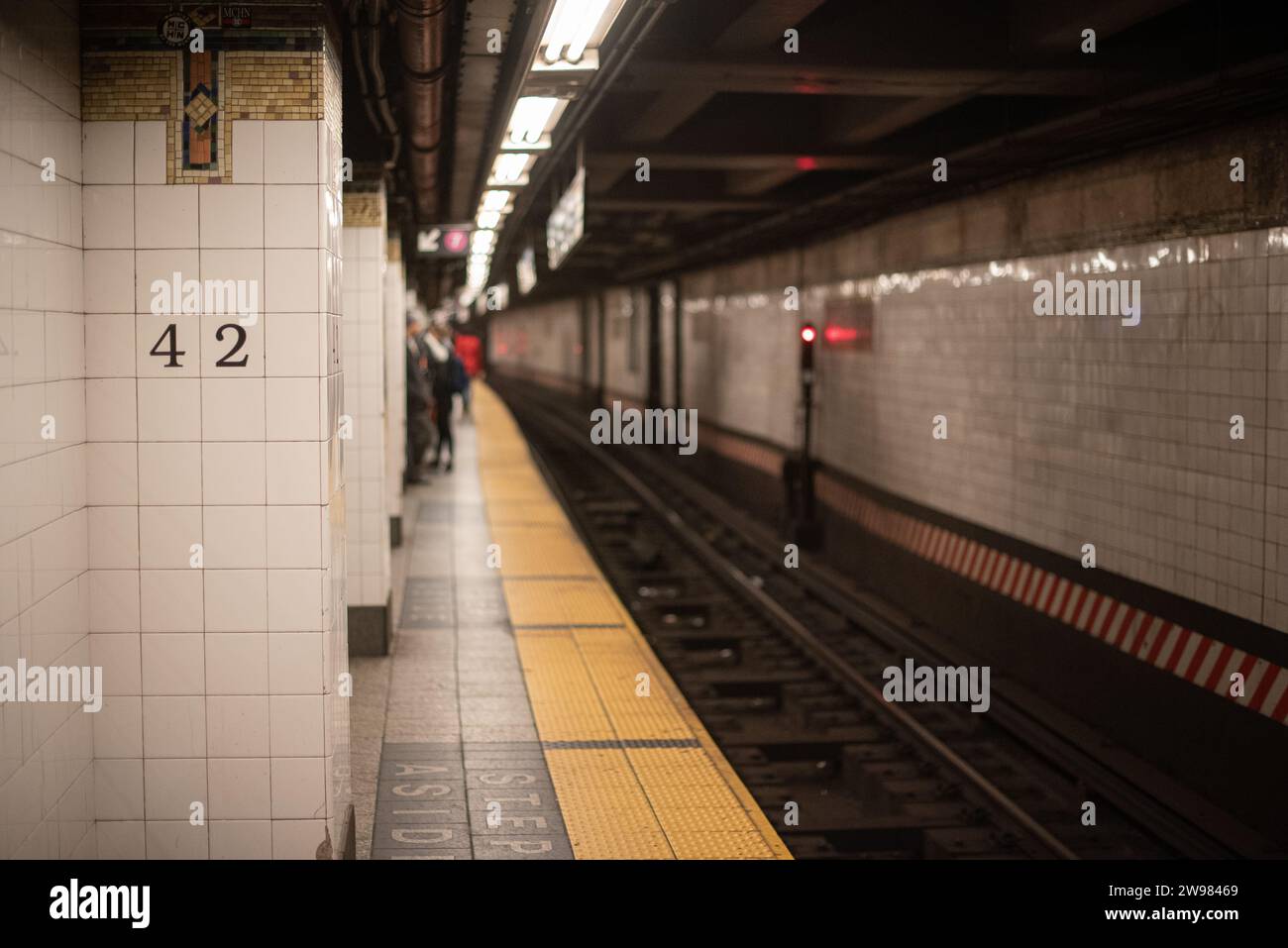 New york subway rails hi-res stock photography and images - Alamy