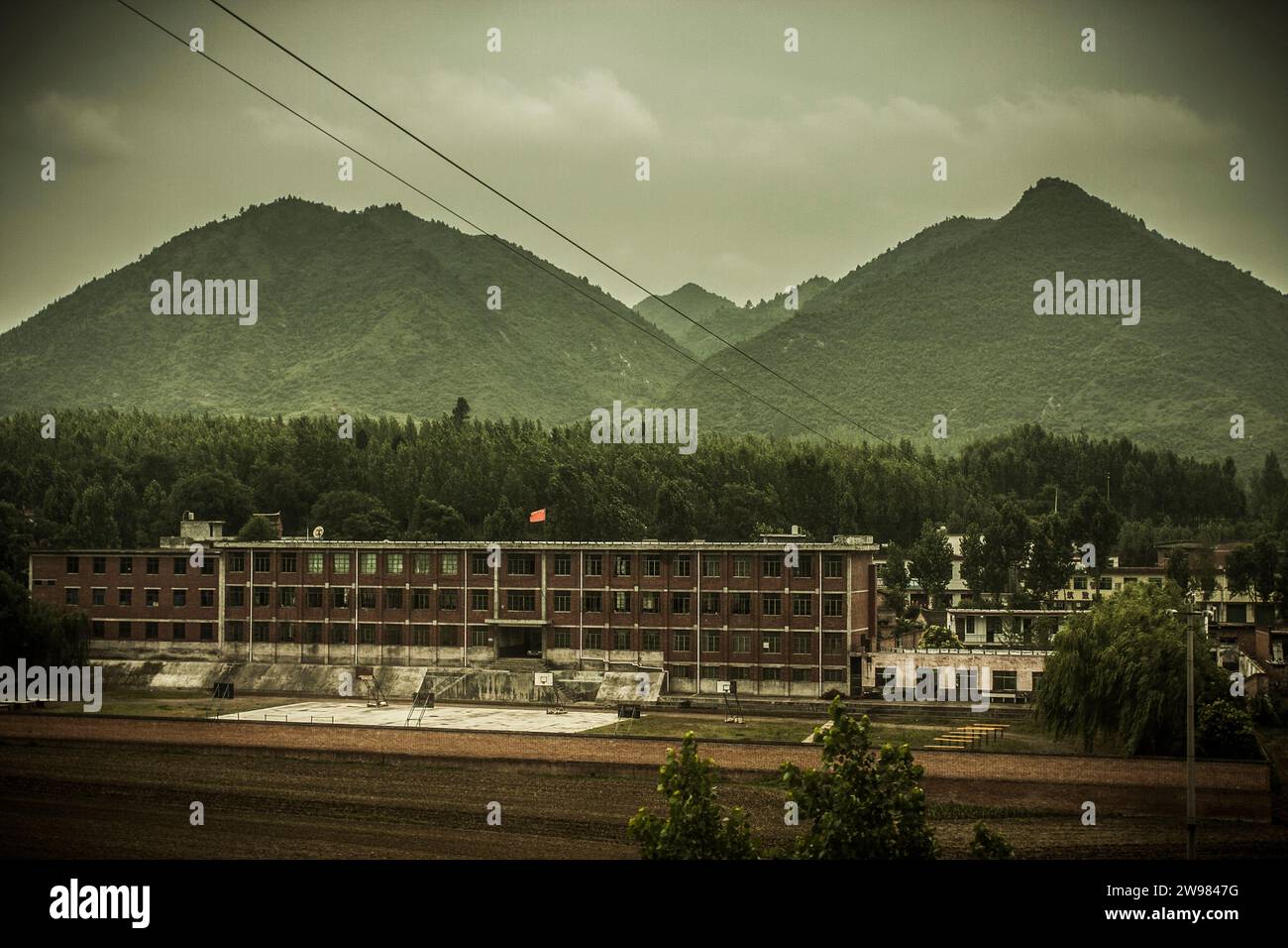 Countryside factory hi-res stock photography and images - Alamy