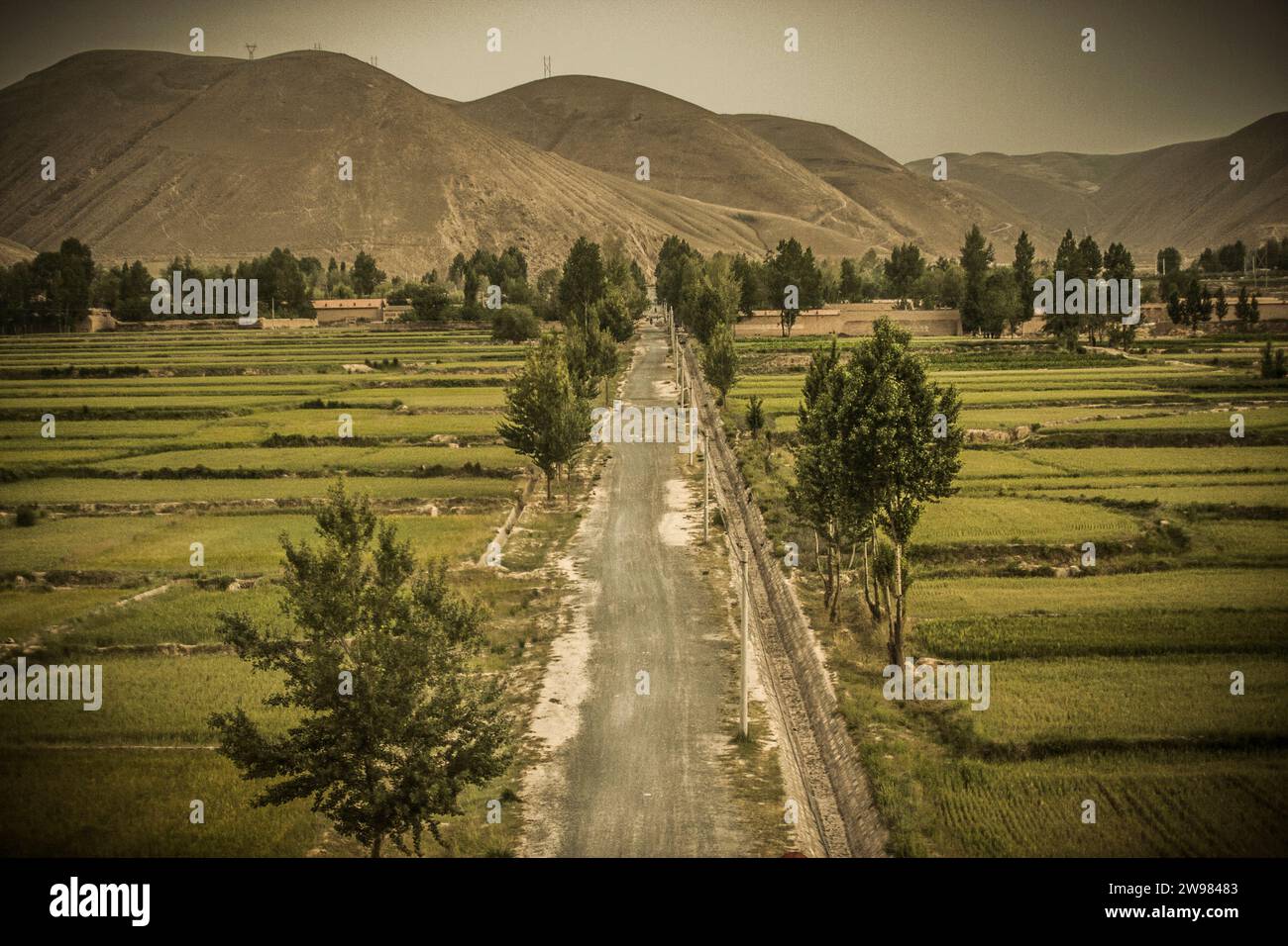 Mountains of western china hi-res stock photography and images - Alamy