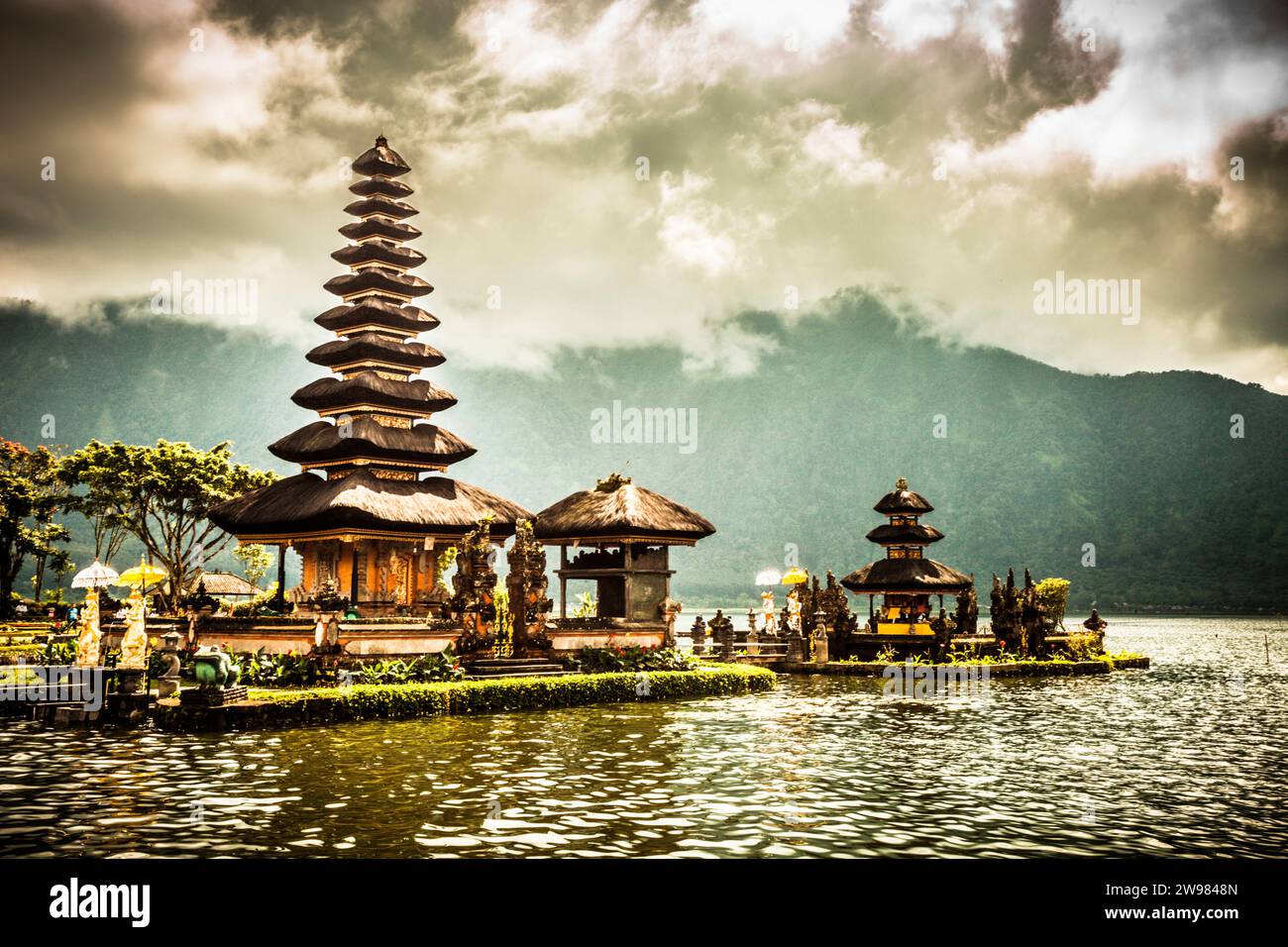 Hindu bedugul temple hi-res stock photography and images - Alamy
