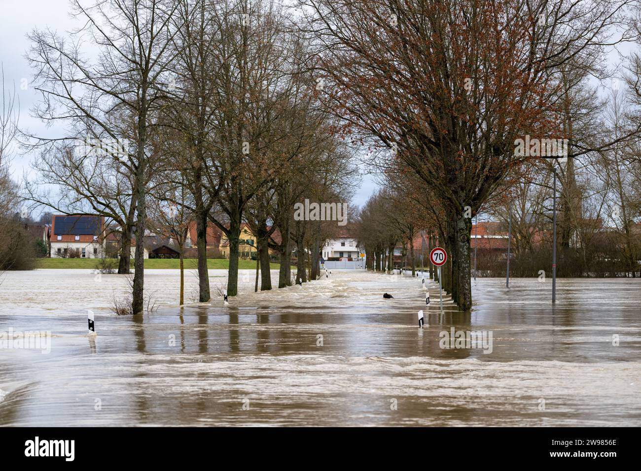 Ebing, Germany. 25th Dec, 2023. A road near Ebing (Bamberg district) is ...