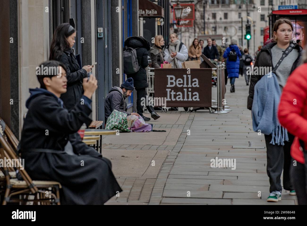 On Christmas Eve, December 24, 2023, the streets of central London ...
