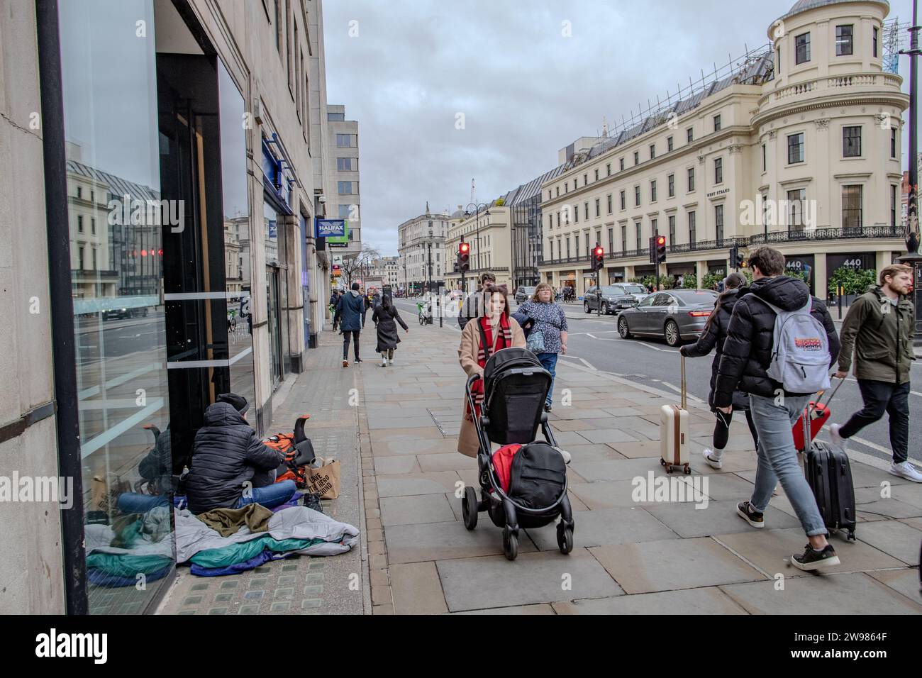 On Christmas Eve, December 24, 2023, the streets of central London ...