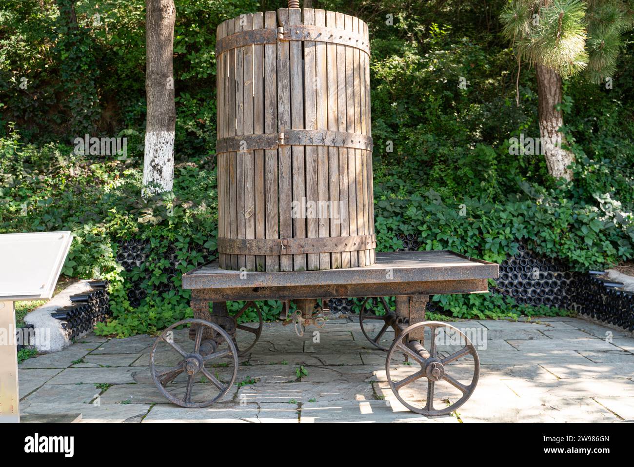 Tradition wine making hi-res stock photography and images - Alamy