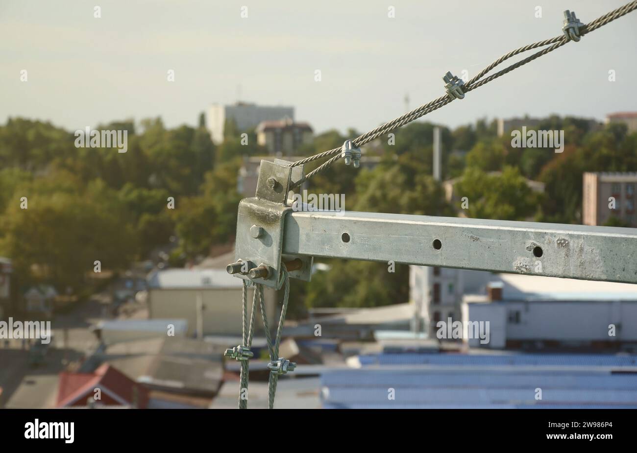 Rope lockers in ending of front beam of suspended wire rope platform ...