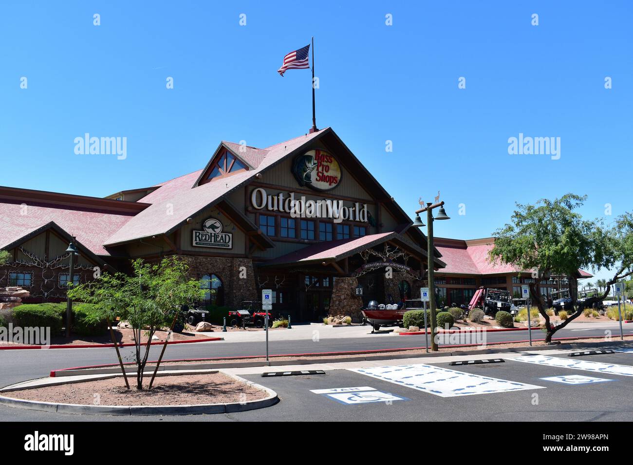 Front entrance of Bass Pro Shops in Mesa Stock Photo - Alamy