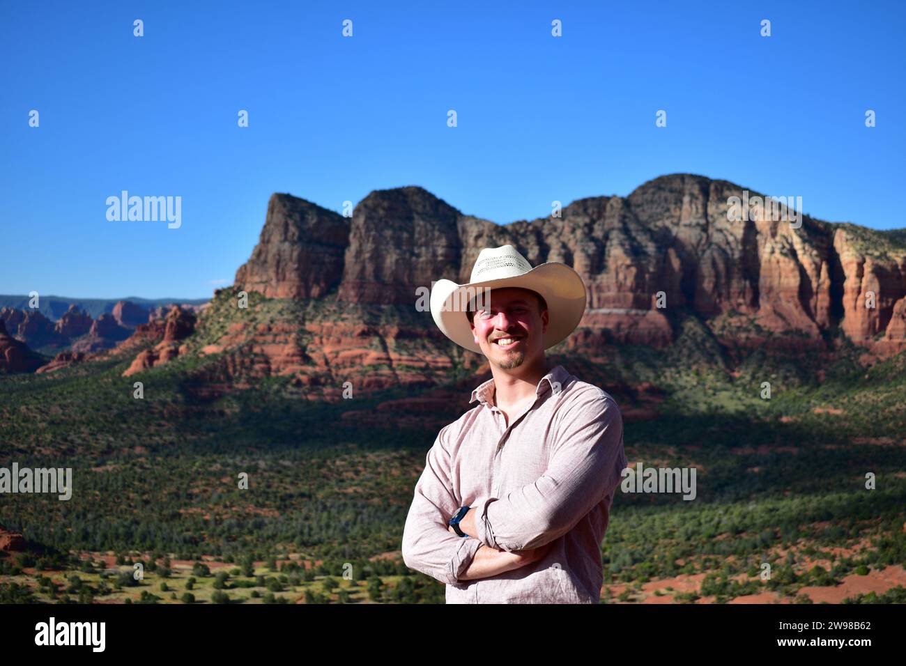Man in pink shirt and wearing a white cowboy hat with the Sedona ...