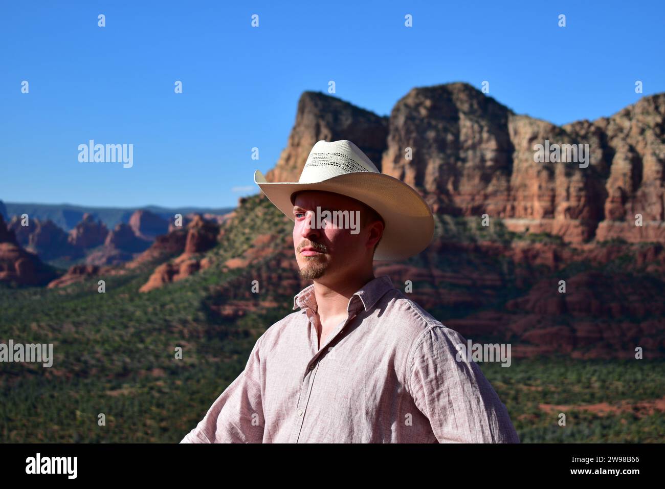 Man in pink shirt and wearing a white cowboy hat with the Sedona ...