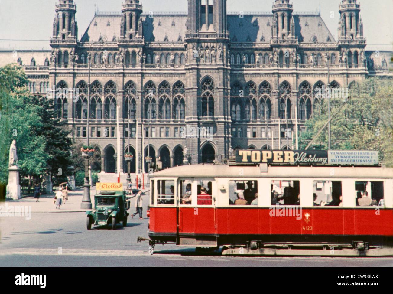 Wien Austria, 20231201, Aufnahme ca. 1958, Wien, Rathaus *** Vienna ...