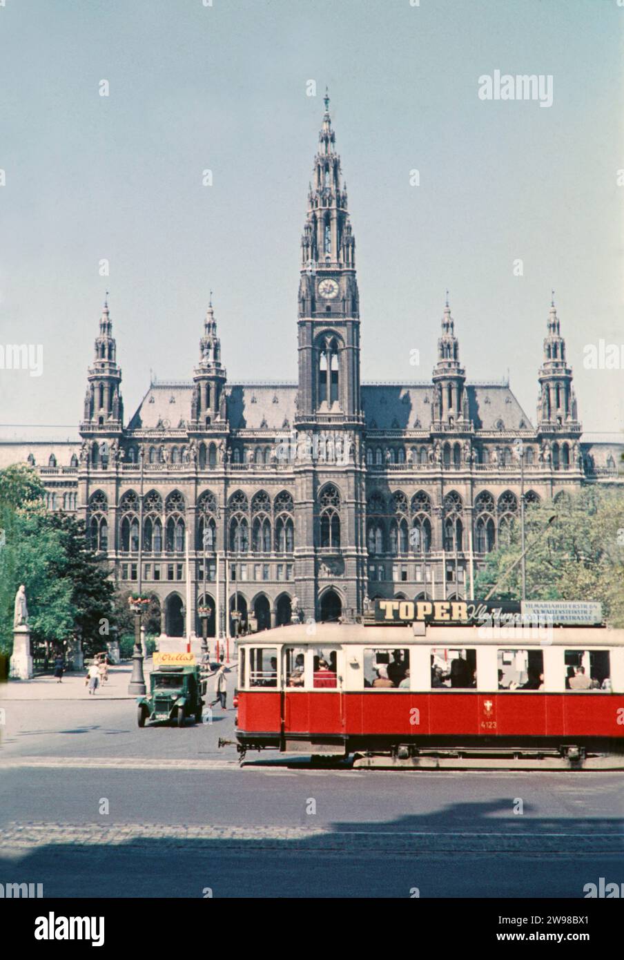 Wien Austria, 20231201, Aufnahme ca. 1958, Wien, Rathaus *** Vienna ...
