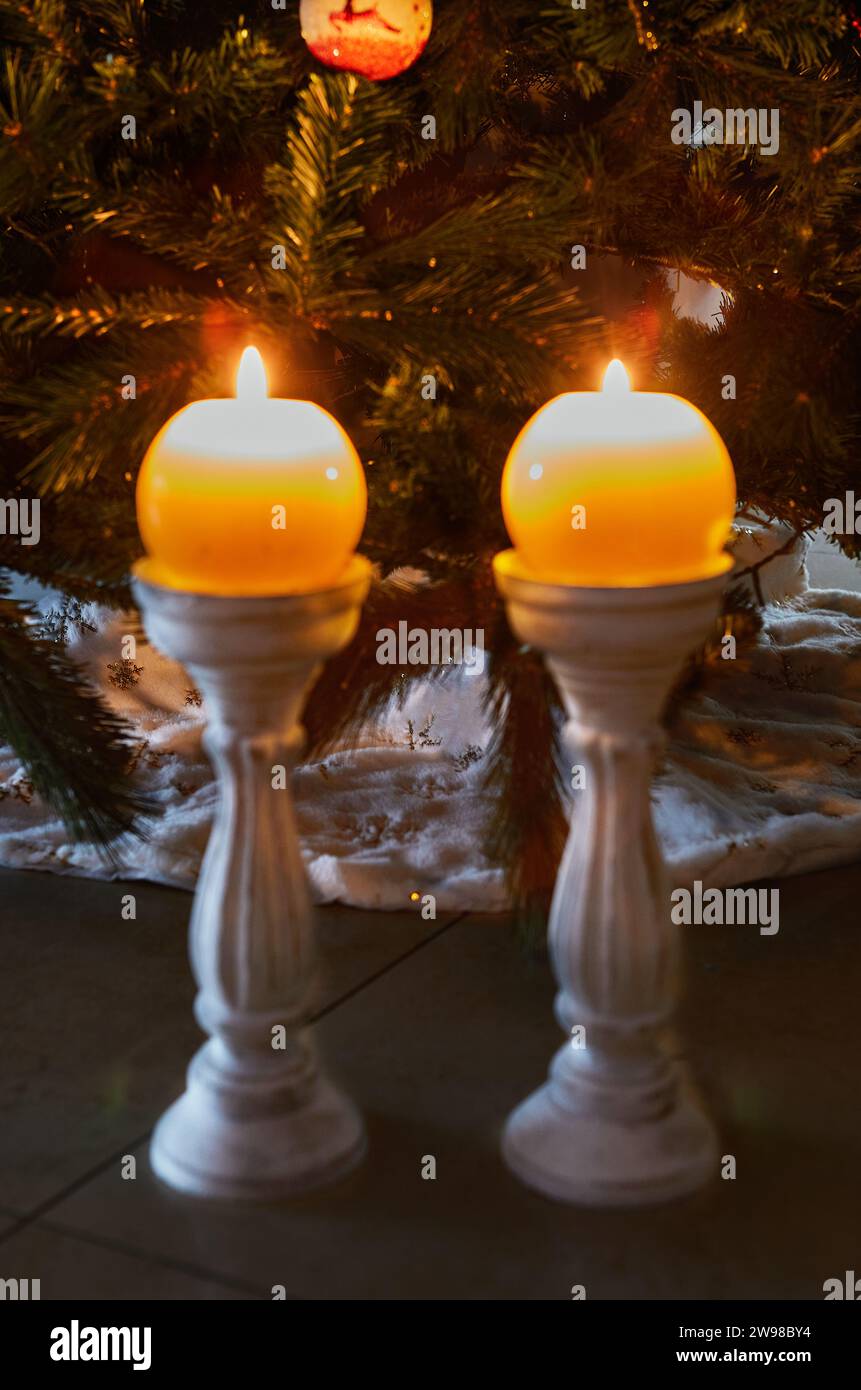 Burning candles white gift hi-res stock photography and images - Alamy