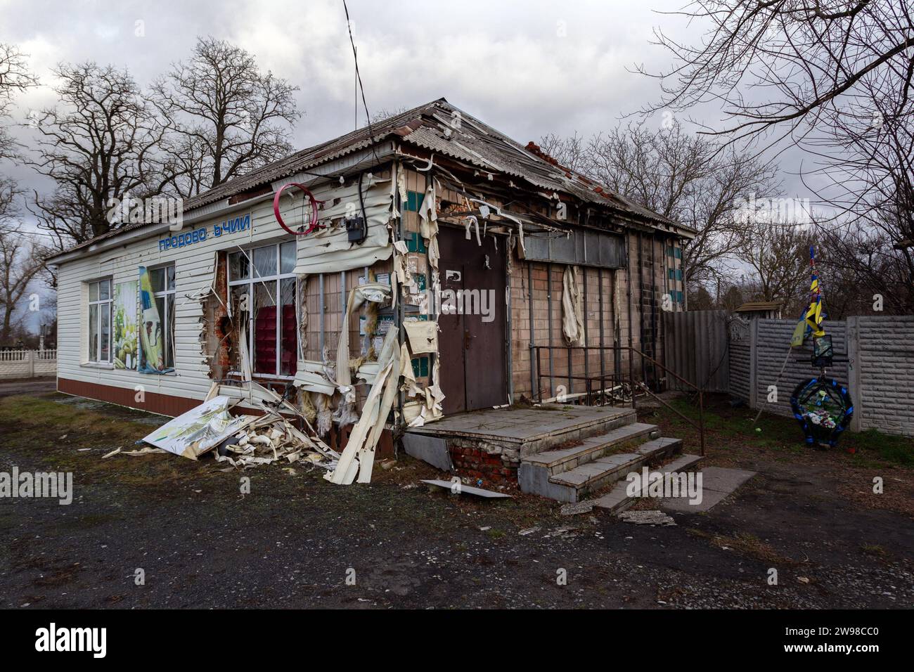 Non Exclusive: IVANIVKA, UKRAINE - DECEMBER 21, 2023 - A grocery shop ...