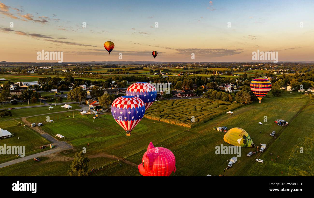 Multiple hot air balloons hi-res stock photography and images - Alamy