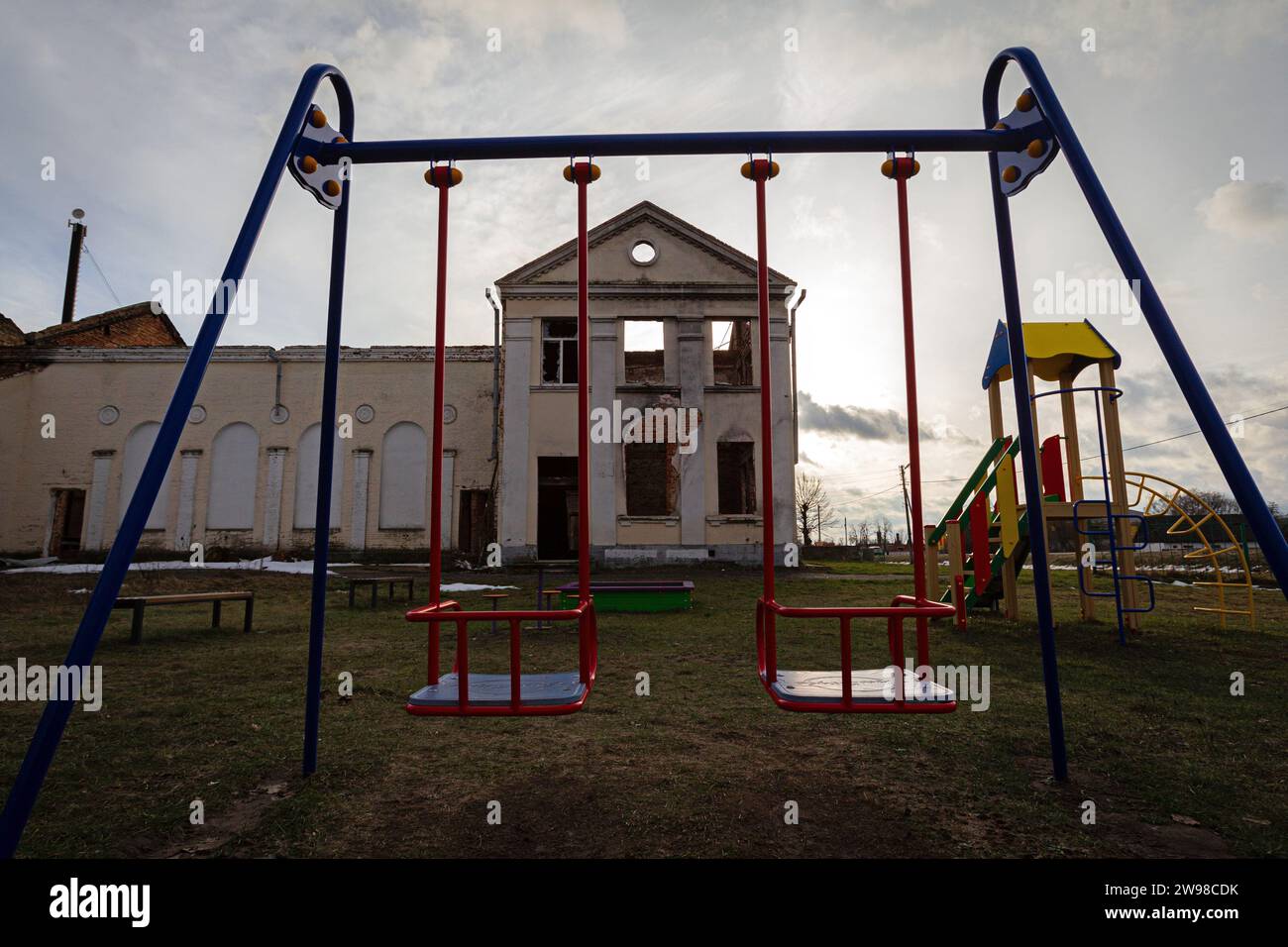 Non Exclusive: IVANIVKA, UKRAINE - DECEMBER 21, 2023 - A playground is ...