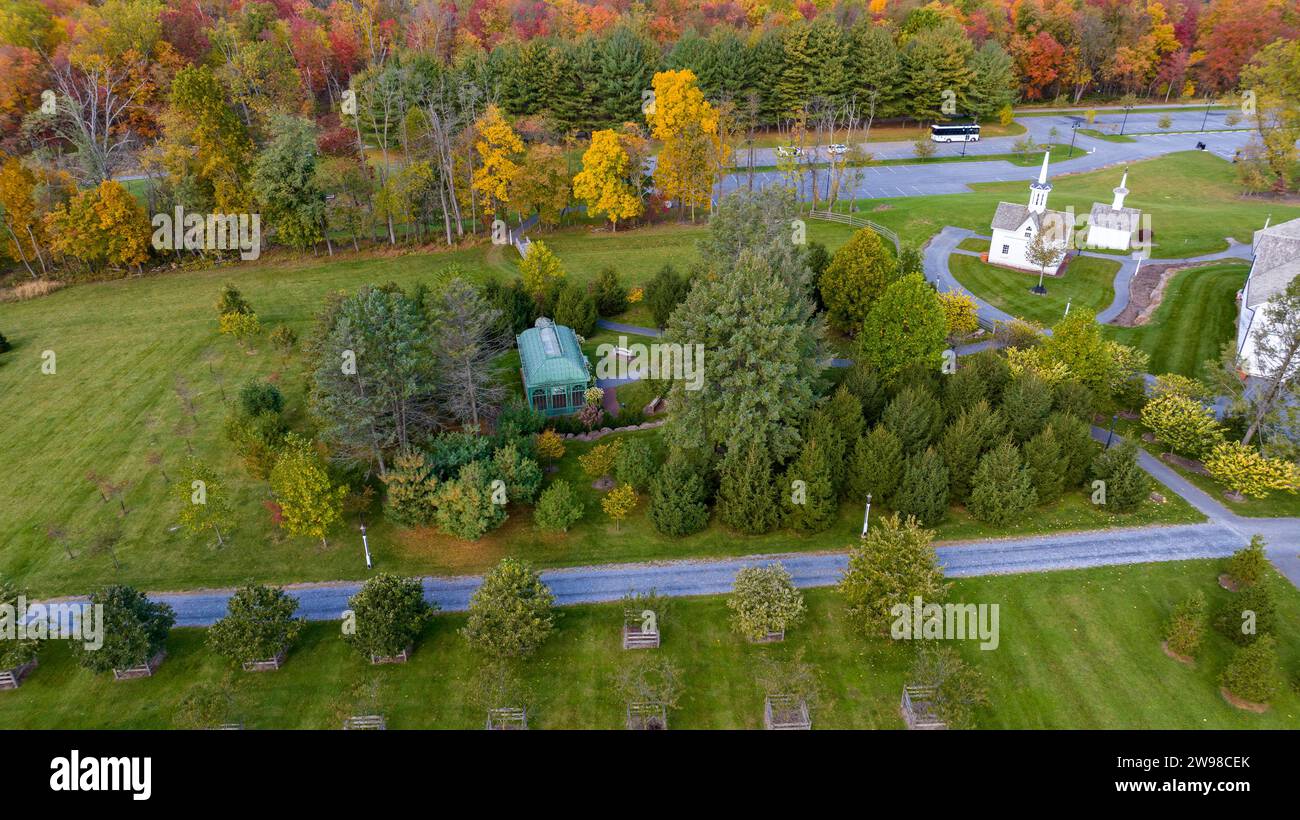 Gazebo surrounded by trees hi-res stock photography and images - Alamy