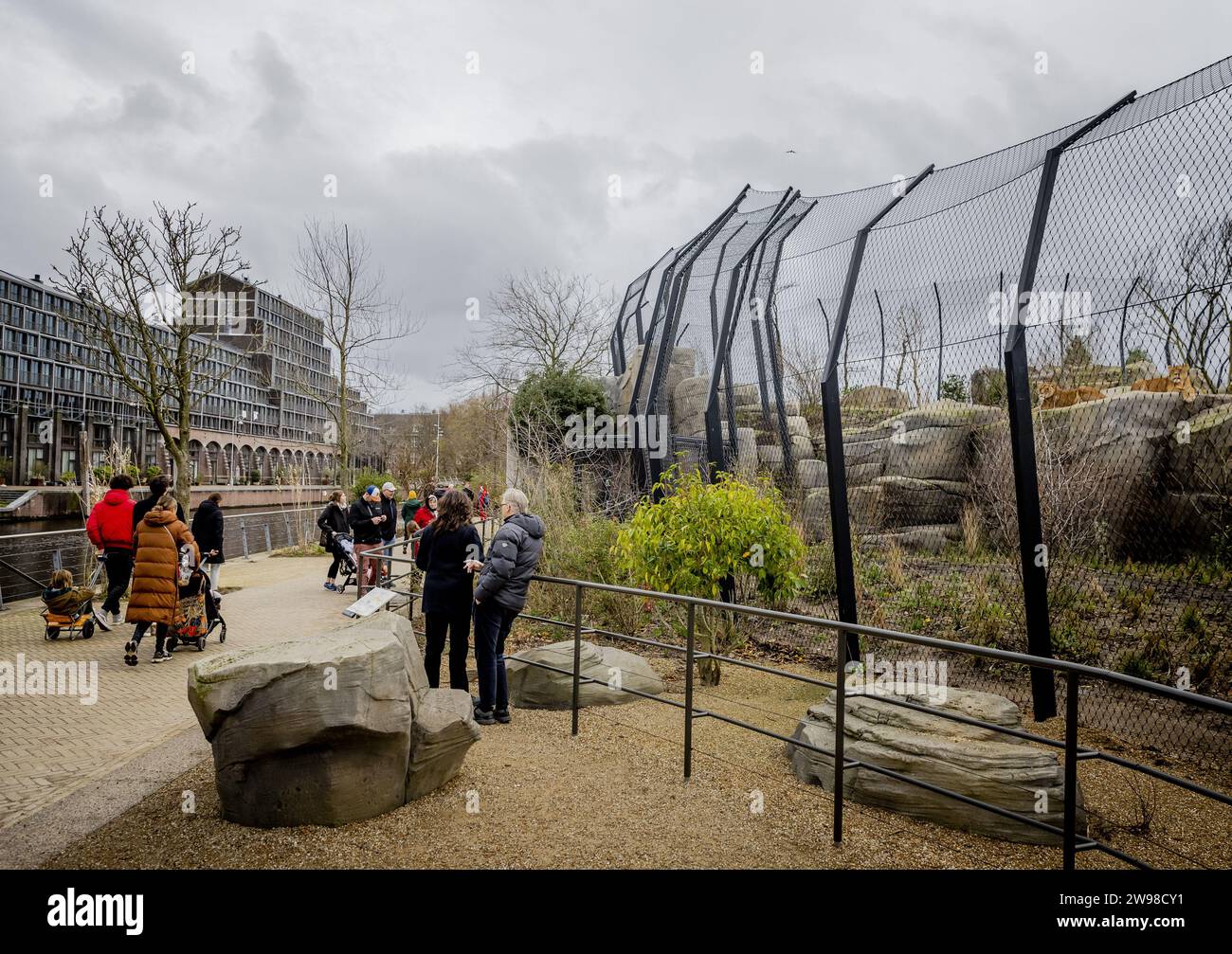 AMSTERDAM - Visitors to Artis on Christmas Day. The oldest zoo in the ...