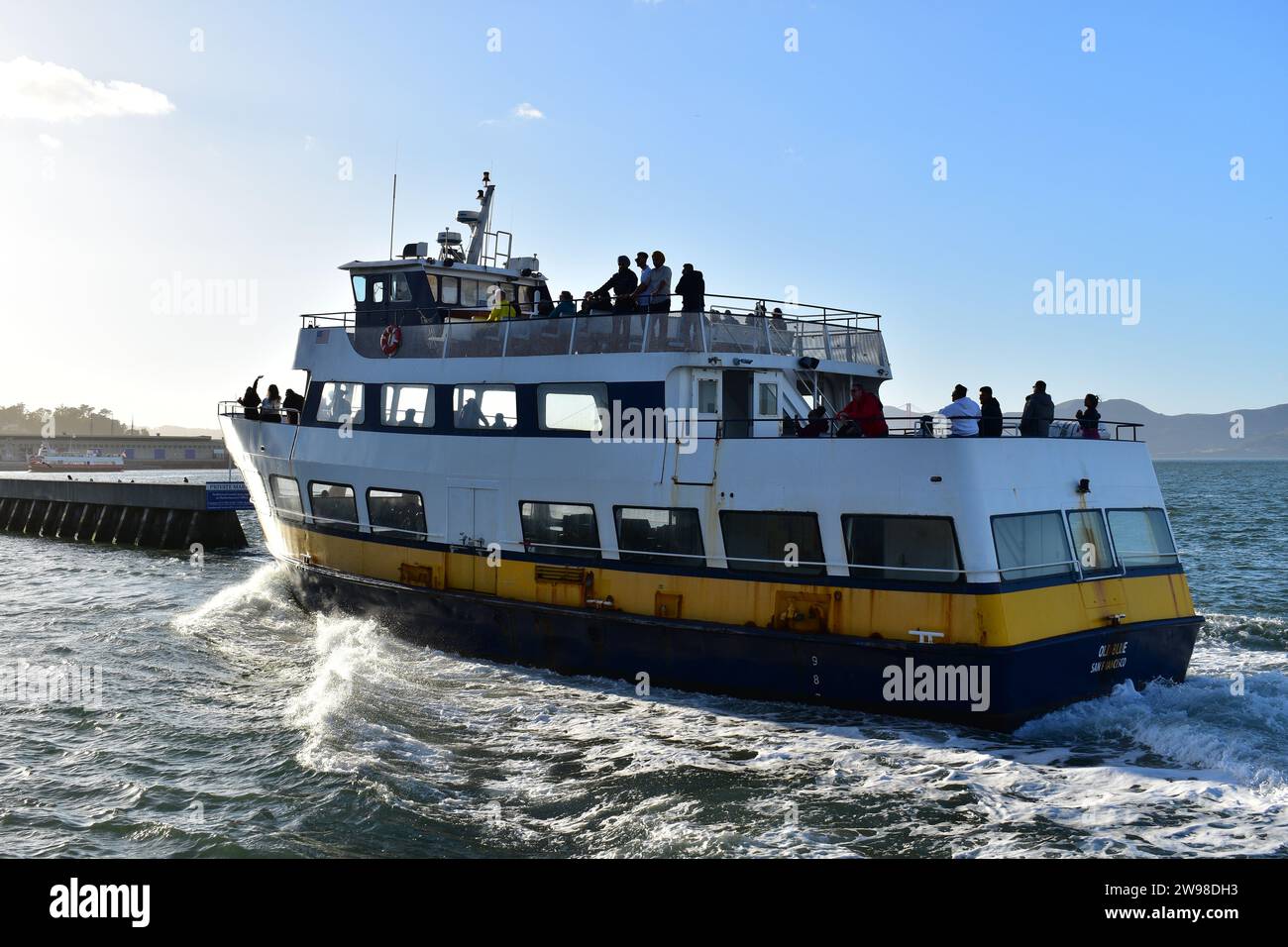 Sightseeing boat "Old Blue" of the Blue and Gold Fleet company ...