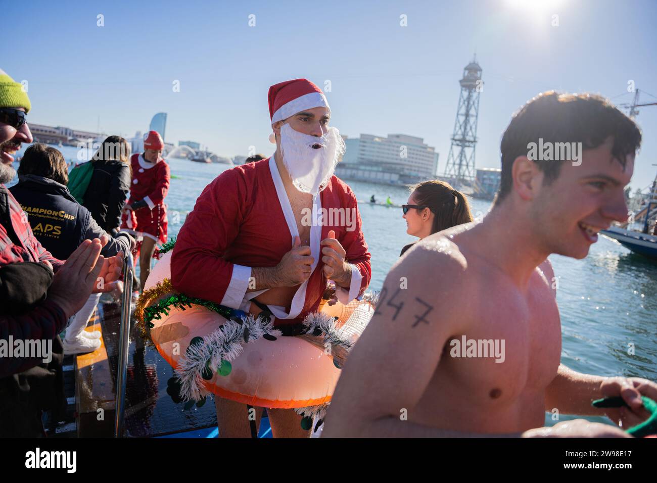 Barcelona, Barcelona, Spain. 25th Dec, 2023. People dressed as Santa ...