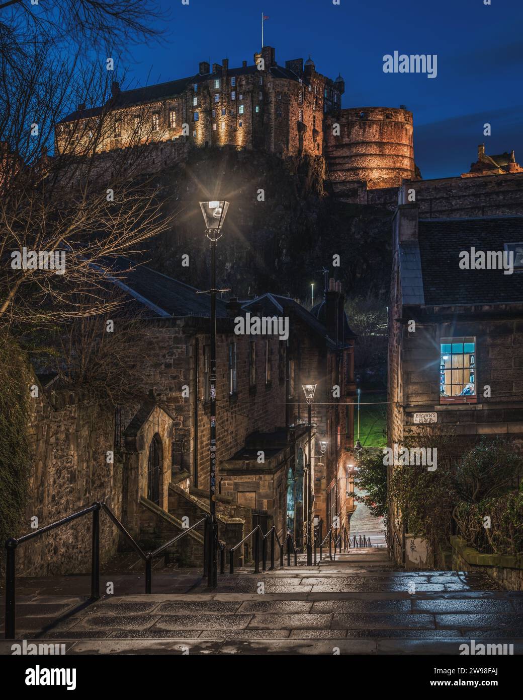A scenic night view of Edinburgh Castle from Vennel Steps in the ...