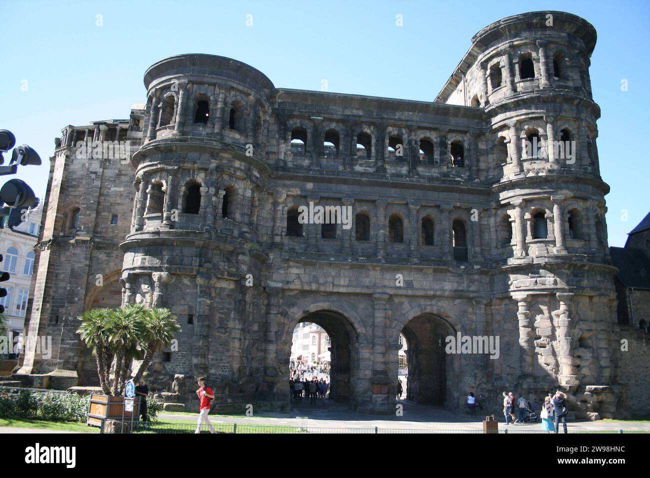 Trier Porta Nigra in Trier Die Porta Nigra ist das am besten erhaltene ...