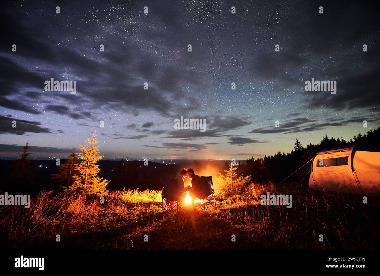 People sitting in camp chairs at night hi-res stock photography and ...