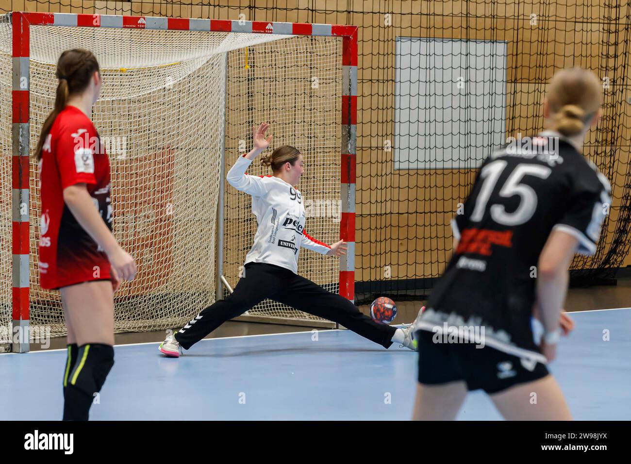 Bad Langensalza, Deutschland. 17th Dec, 2023. Lina Kürschner (Thüringer ...