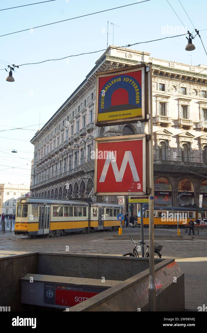 Metro and other signage in Milan, Italy Stock Photo - Alamy